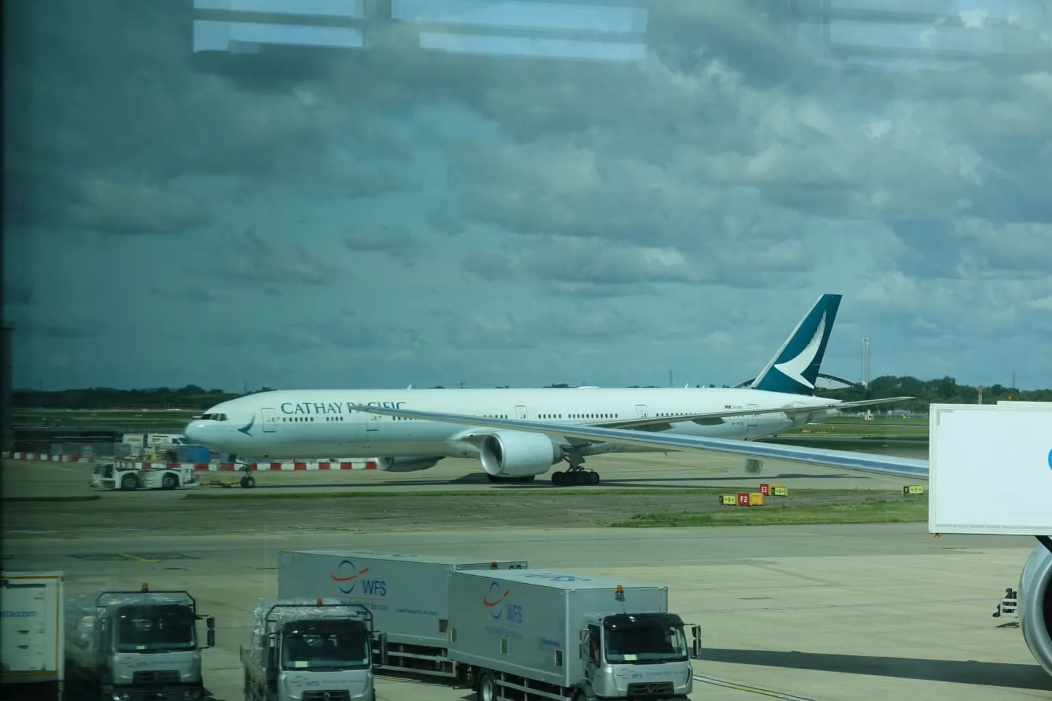 Review: Cathay Pacific 777 Premium Economy (LHR-HKG) - The Alviator