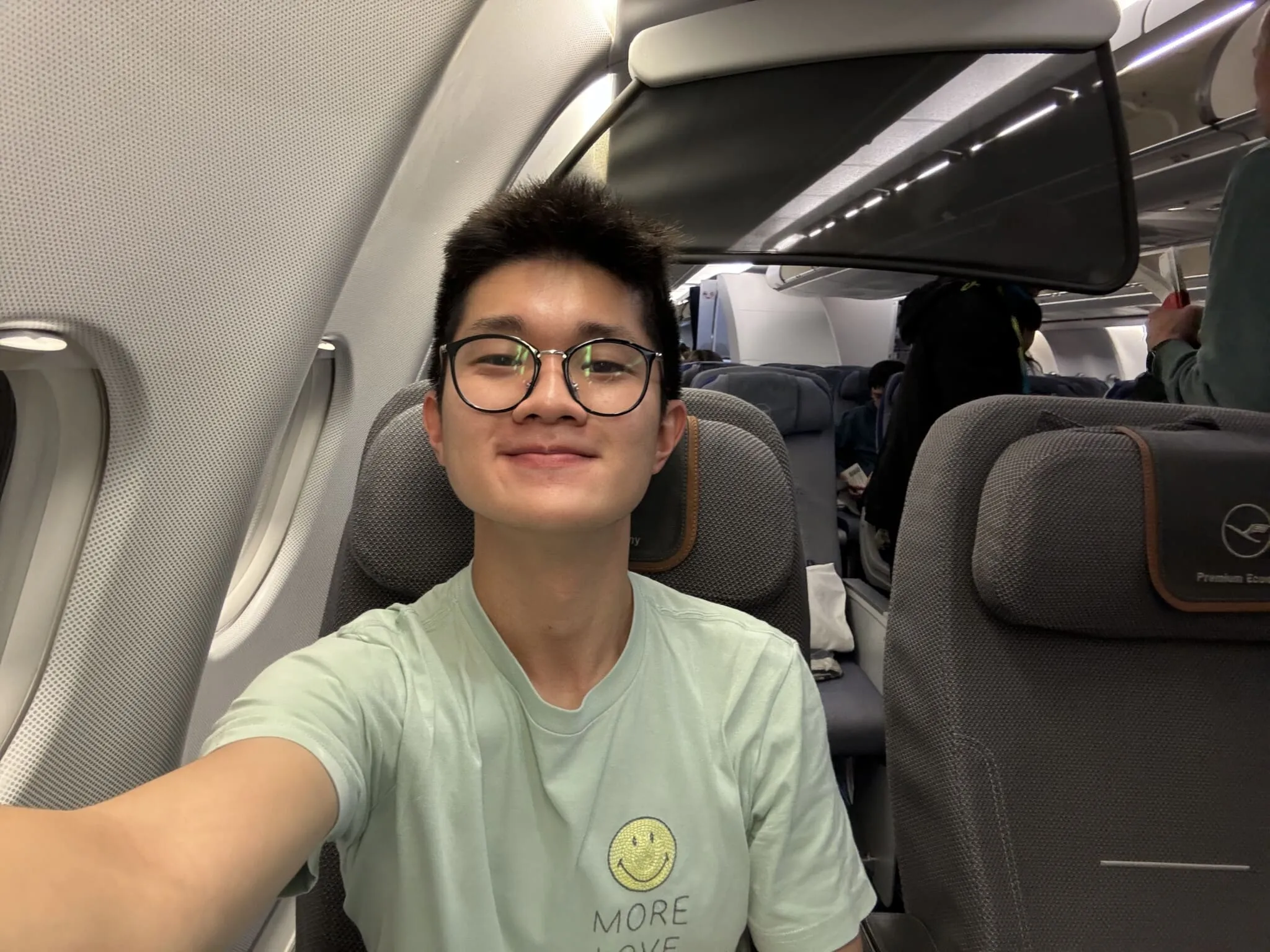 Why I Like Sitting In The Back Row Of Airplane Cabins - The Alviator