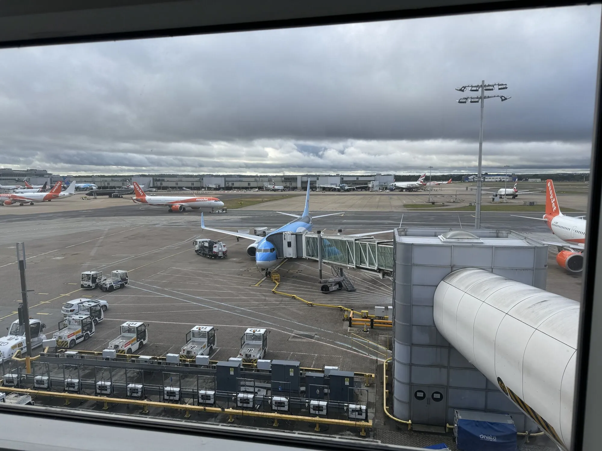 Review: TUI Airways 737 (LGW-REU) - The Alviator