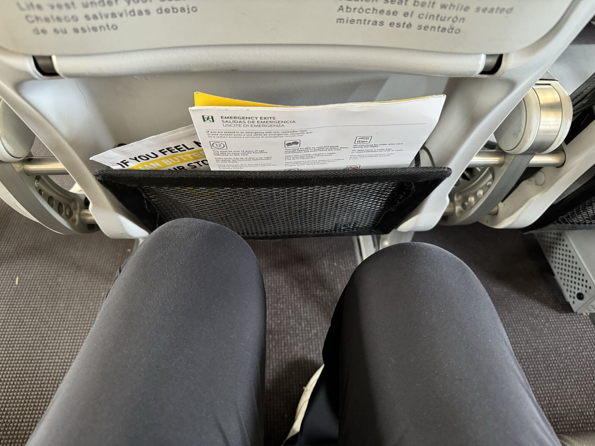 Review: Vueling A320 (BCN-LGW) - The Alviator