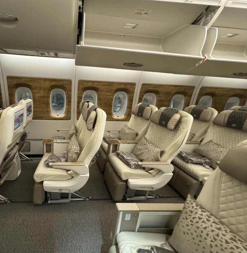 what is the legroom on emirates economy