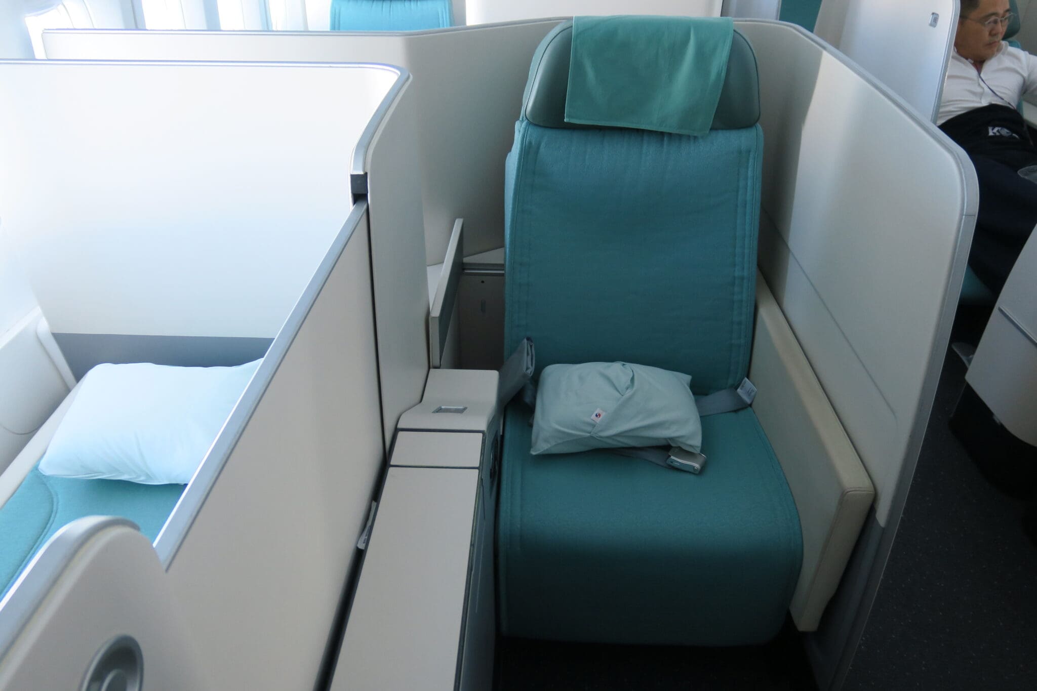 What Is Korean Air's 747-8 Business Class Like? - The Alviator