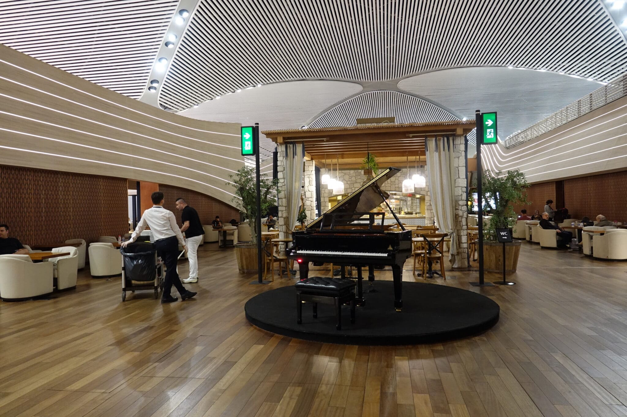 Review: Turkish Airlines Business Lounge, Istanbul Airport (IST) - The ...
