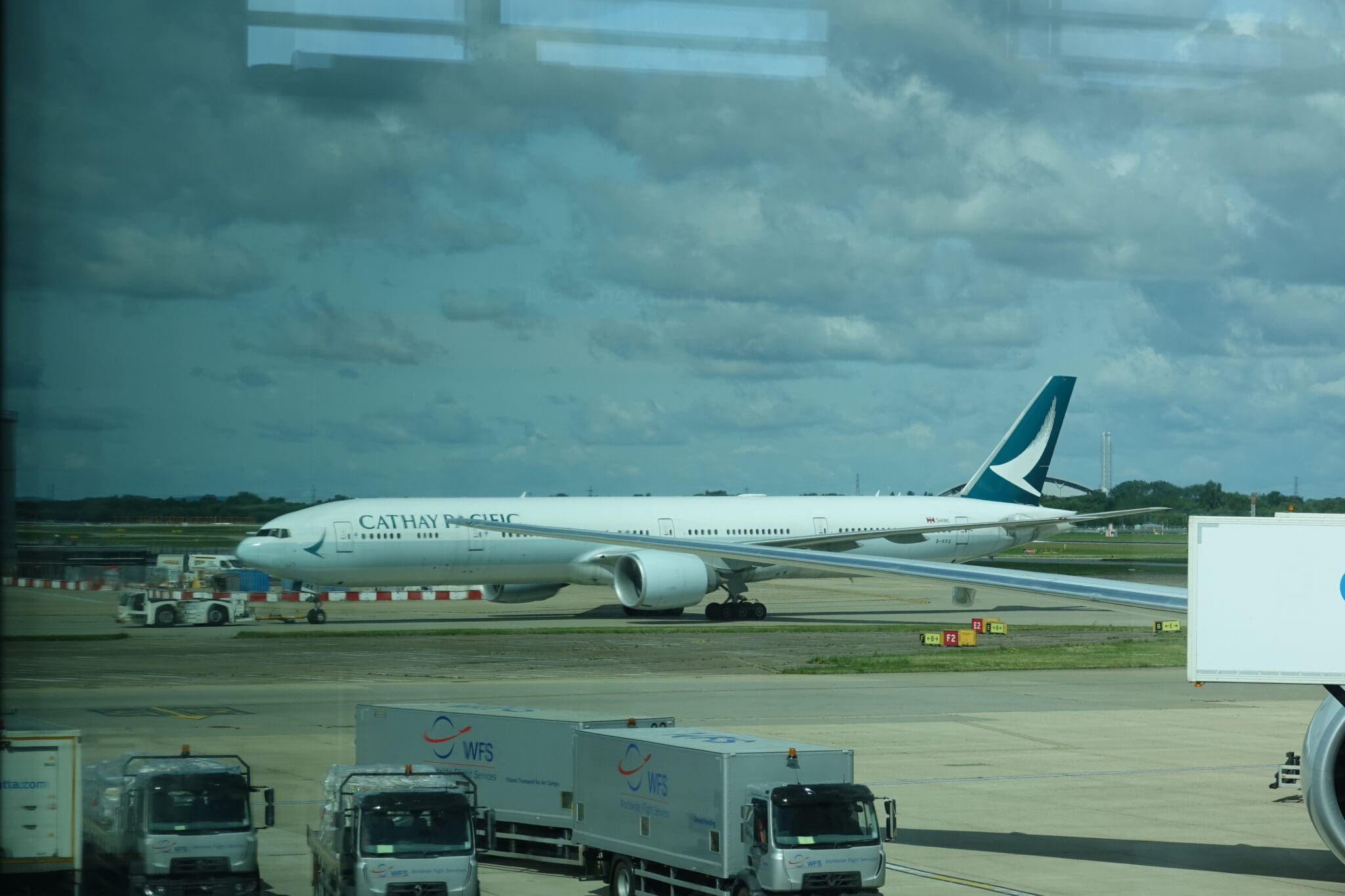 Review: Cathay Pacific 777 Premium Economy (LHR-HKG) - The Alviator