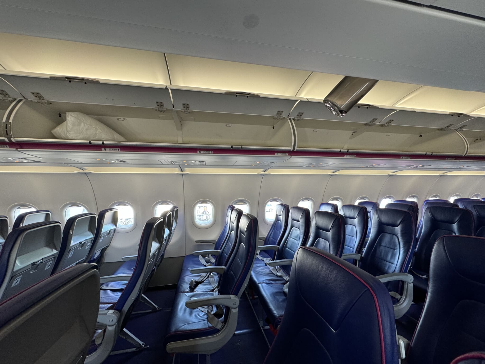 Review: Wizz Air A321neo (NCE-LGW) - The Alviator