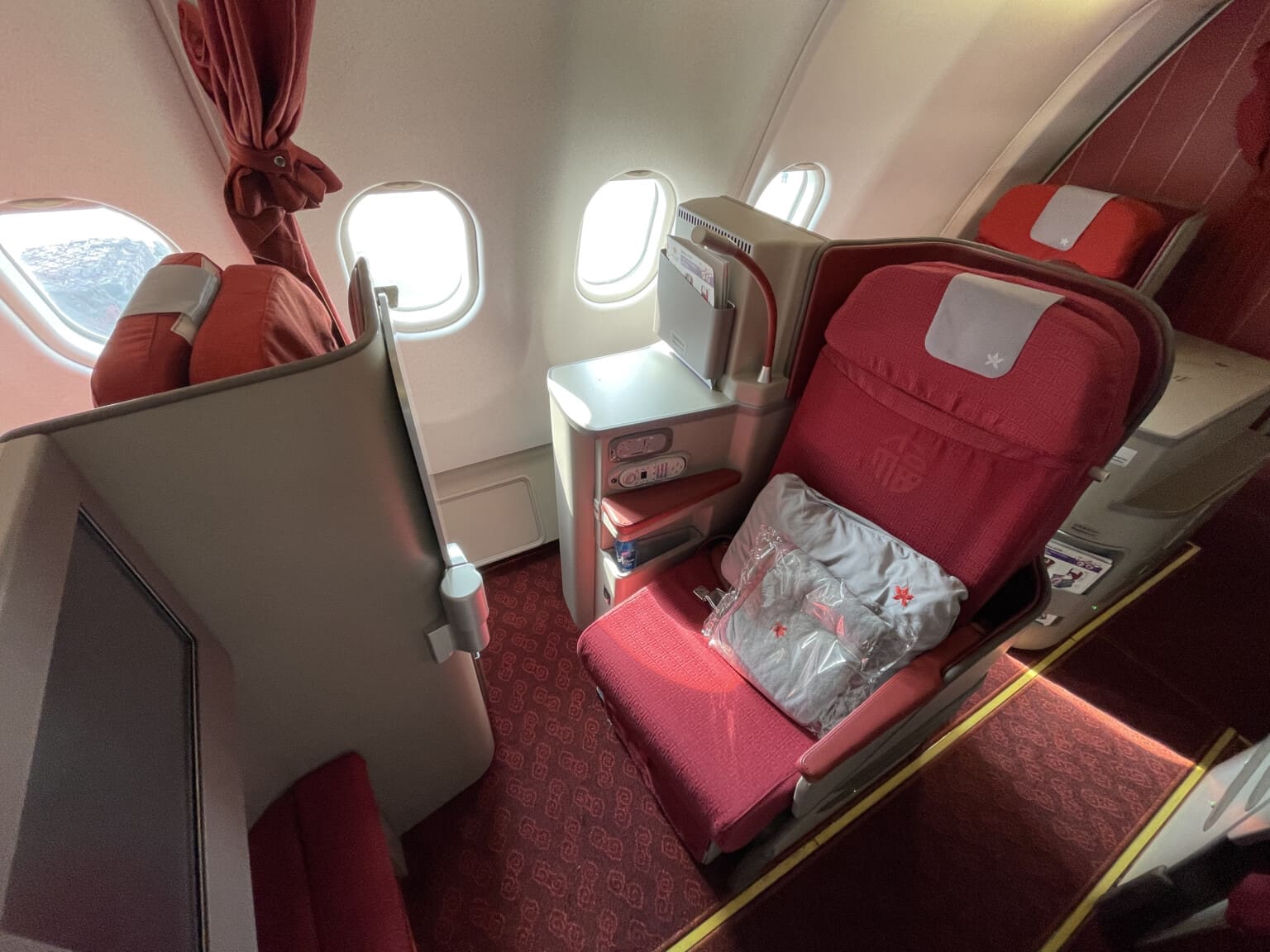 Review: Hong Kong Airlines A330 Business Class (NRT-HKG) - The Alviator