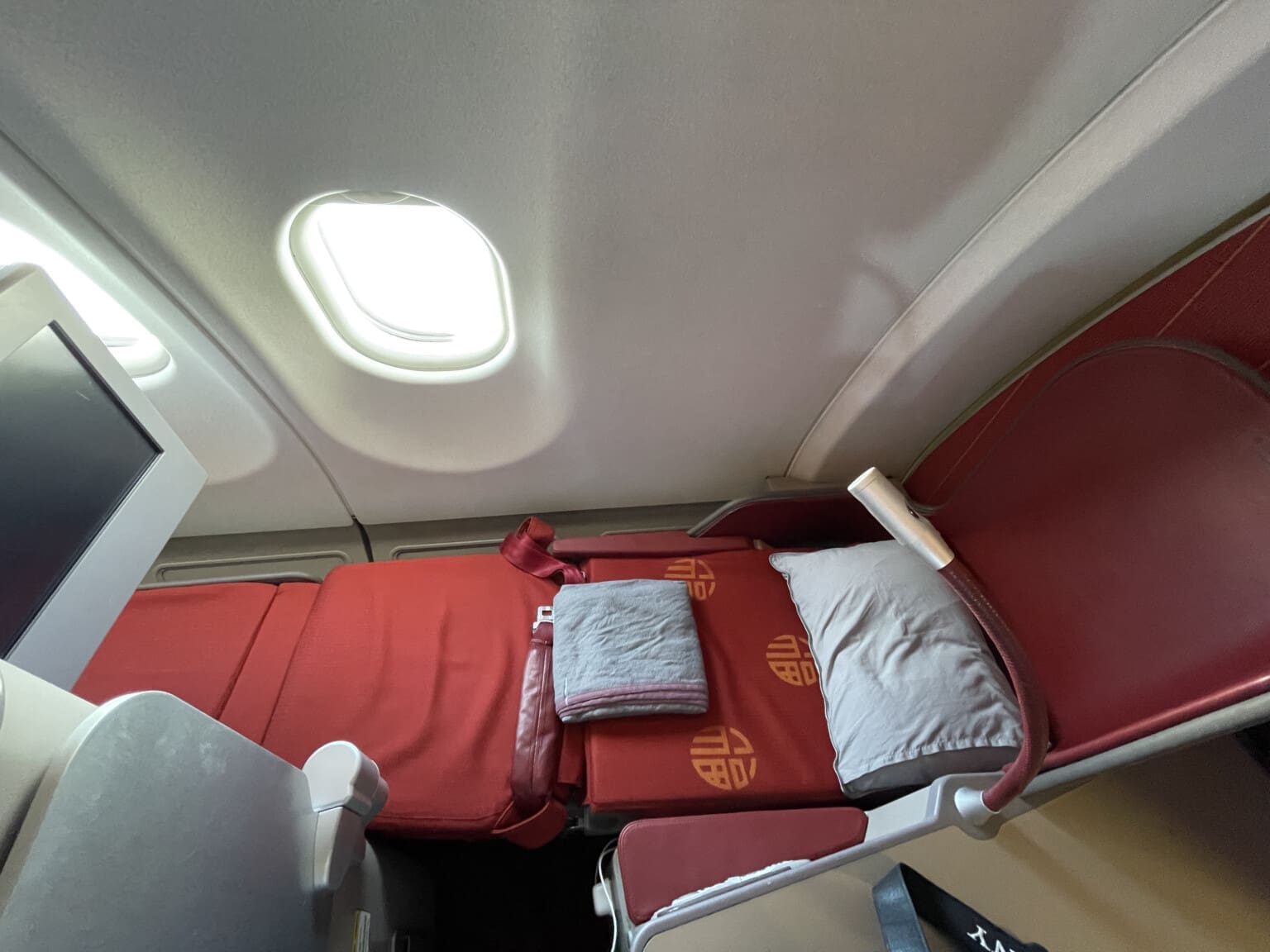 Review: Hong Kong Airlines A330 Business Class (NRT-HKG) - The Alviator
