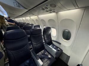 Review: TUI Airways 737 (LGW-REU) - The Alviator