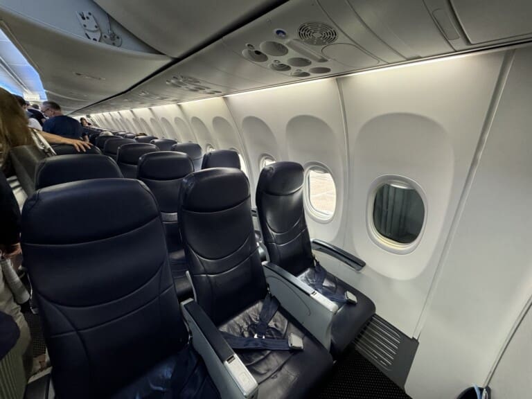 Review: TUI Airways 737 (LGW-REU) - The Alviator