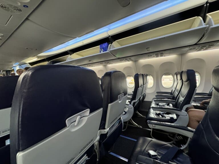 Review: TUI Airways 737 (LGW-REU) - The Alviator