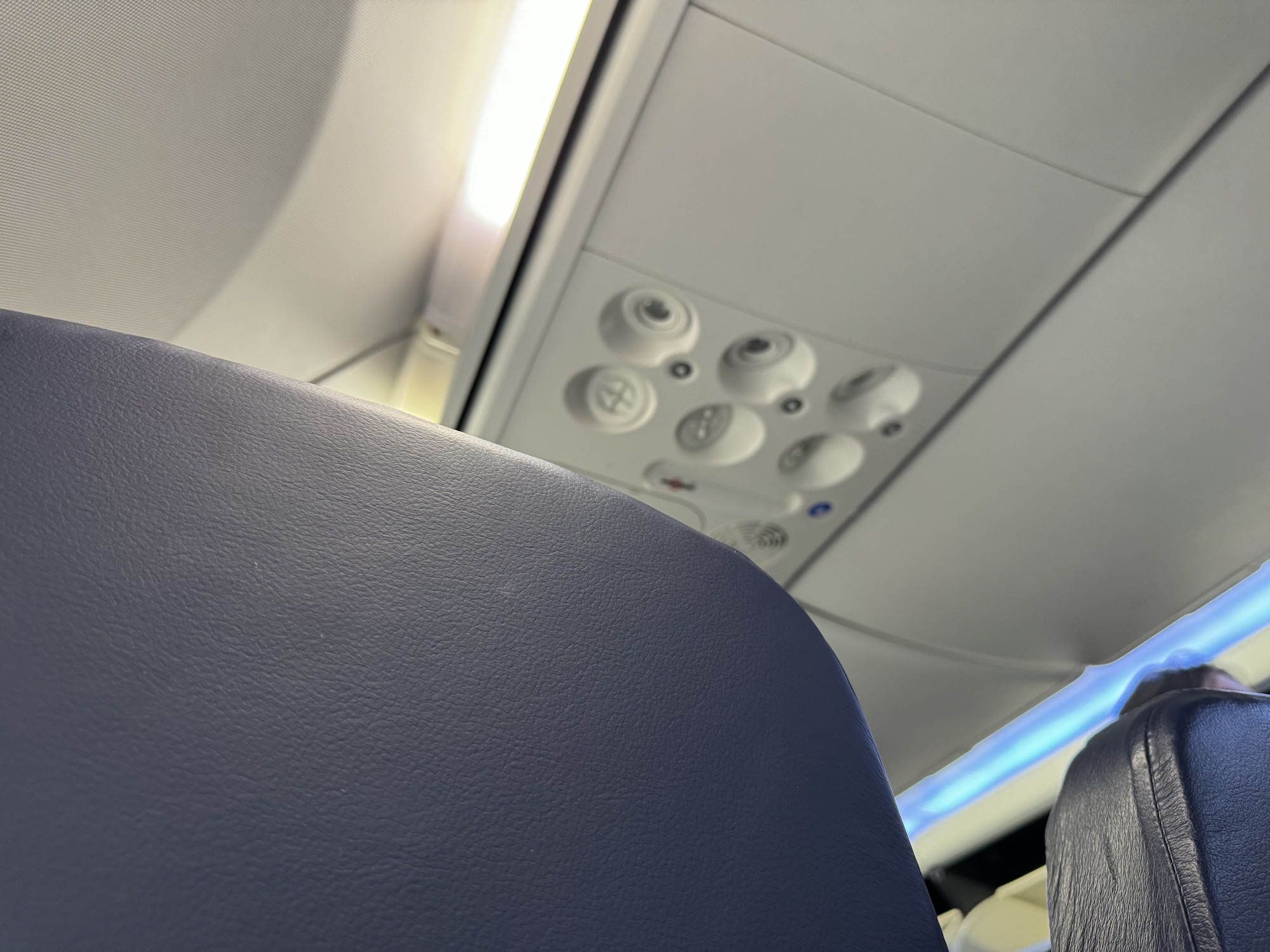 Review: TUI Airways 737 (LGW-REU) - The Alviator