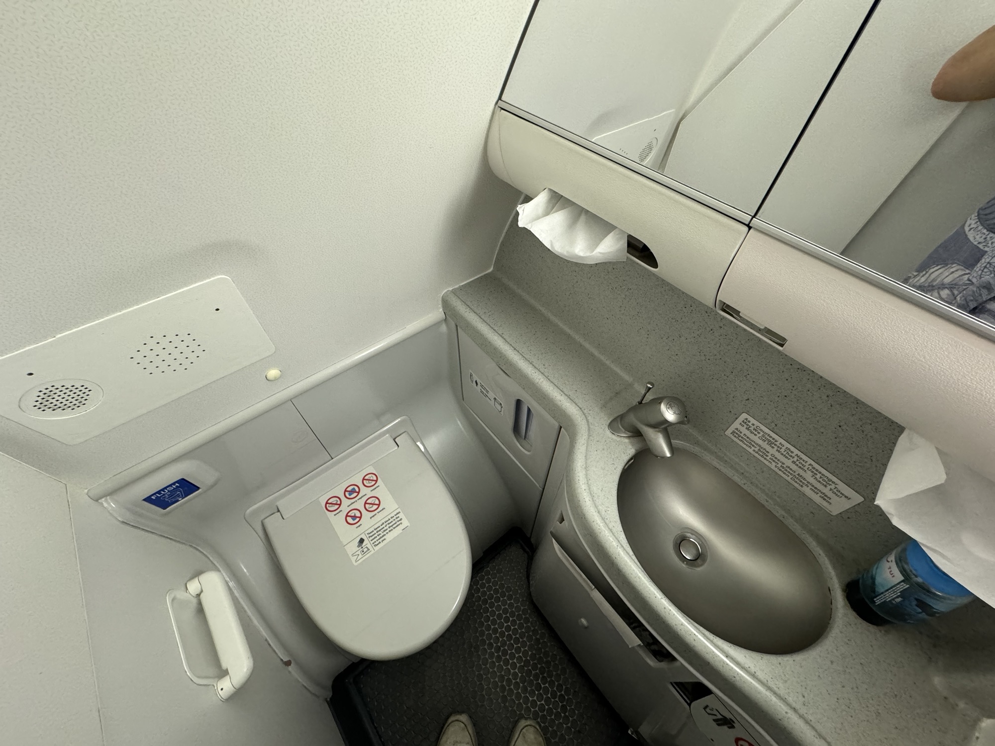 Review: TUI Airways 737 (LGW-REU) - The Alviator