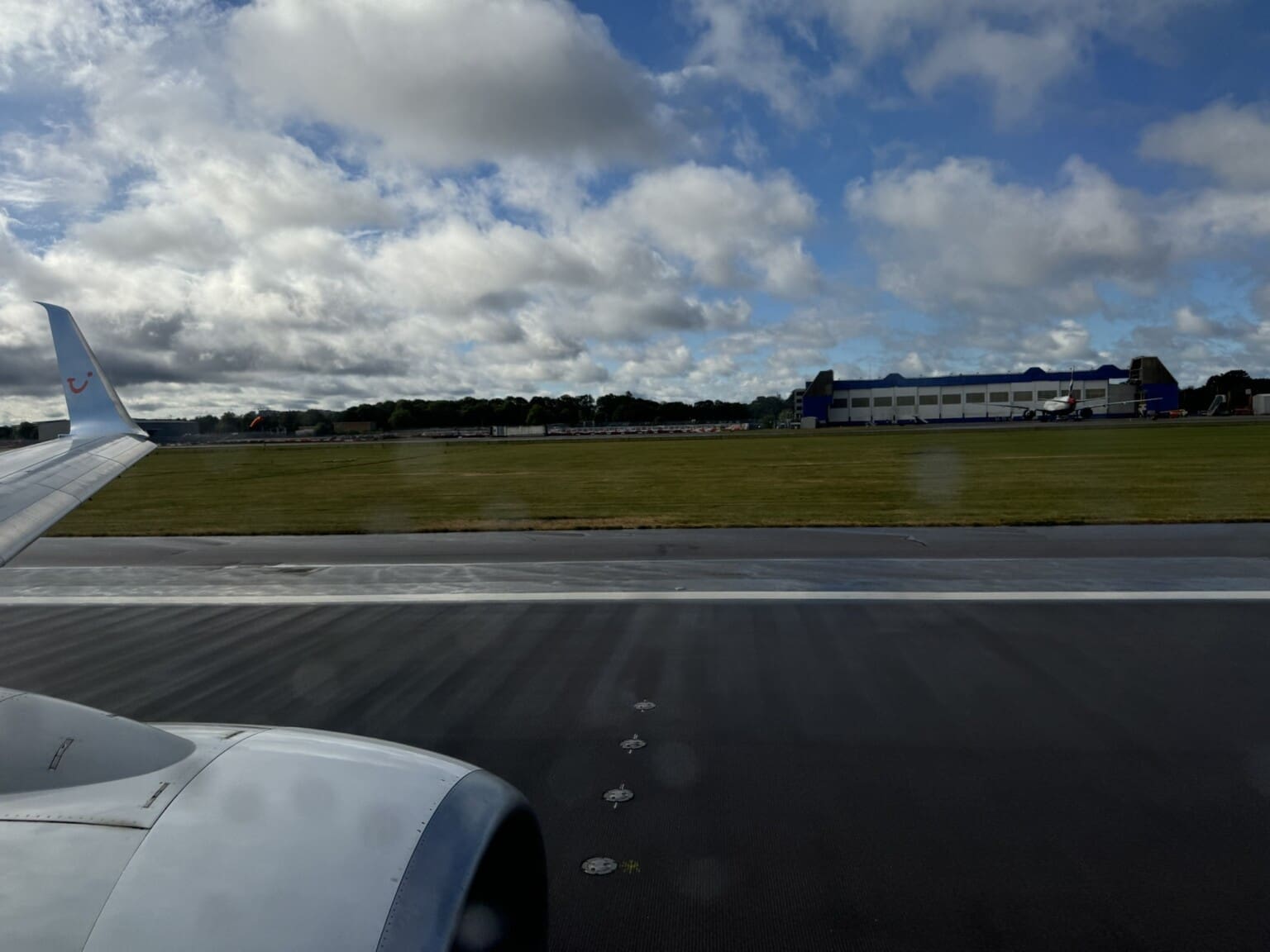 Review: TUI Airways 737 (LGW-REU) - The Alviator