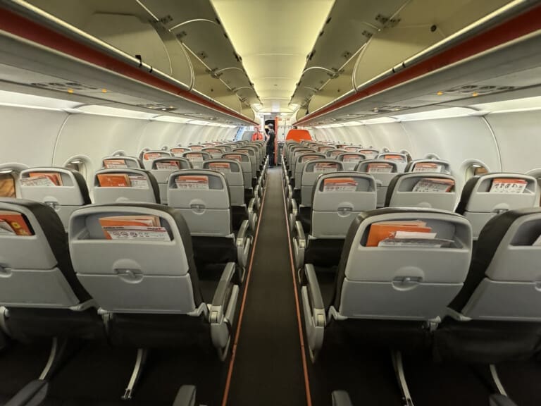 Review: Jetstar Asia A320 (HKT-SIN) - The Alviator