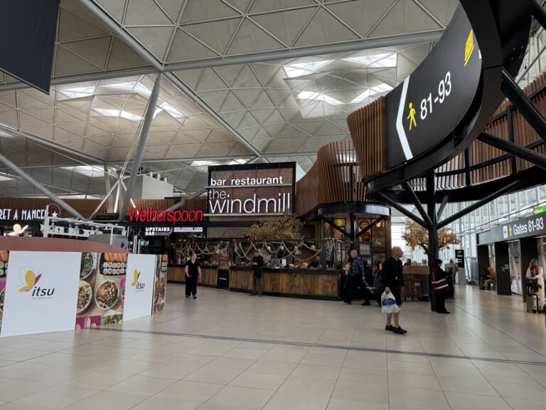 Luton vs. Stansted: "London's" Two Mega-Giant Low-Cost Hubs - The Alviator