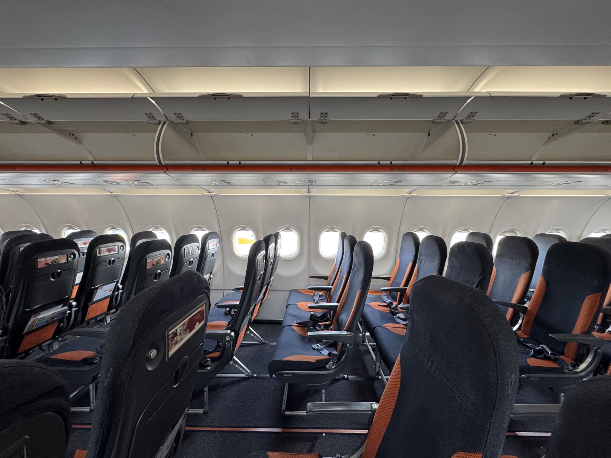 Review: easyJet A320 (SEN-AMS) - The Alviator